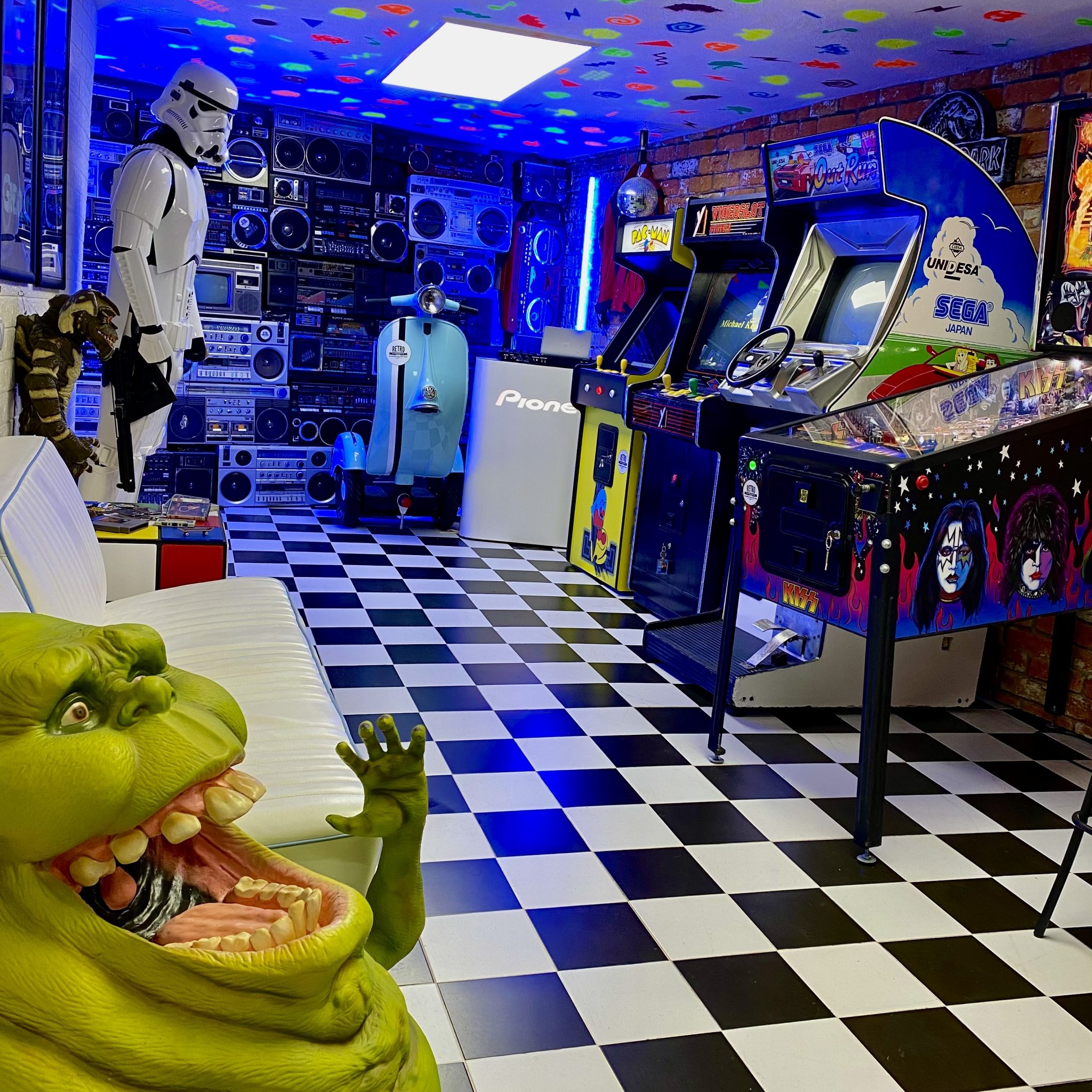 Alquiler de vehículo, arcade y pinball retro | Retro Experience BCN